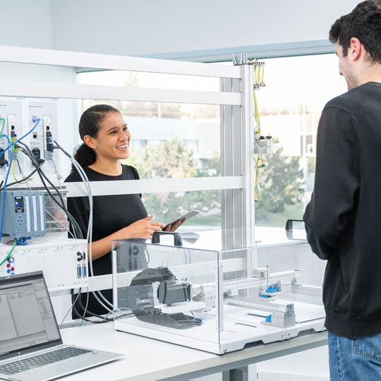 Stepper and servo motor control technology: New training packages